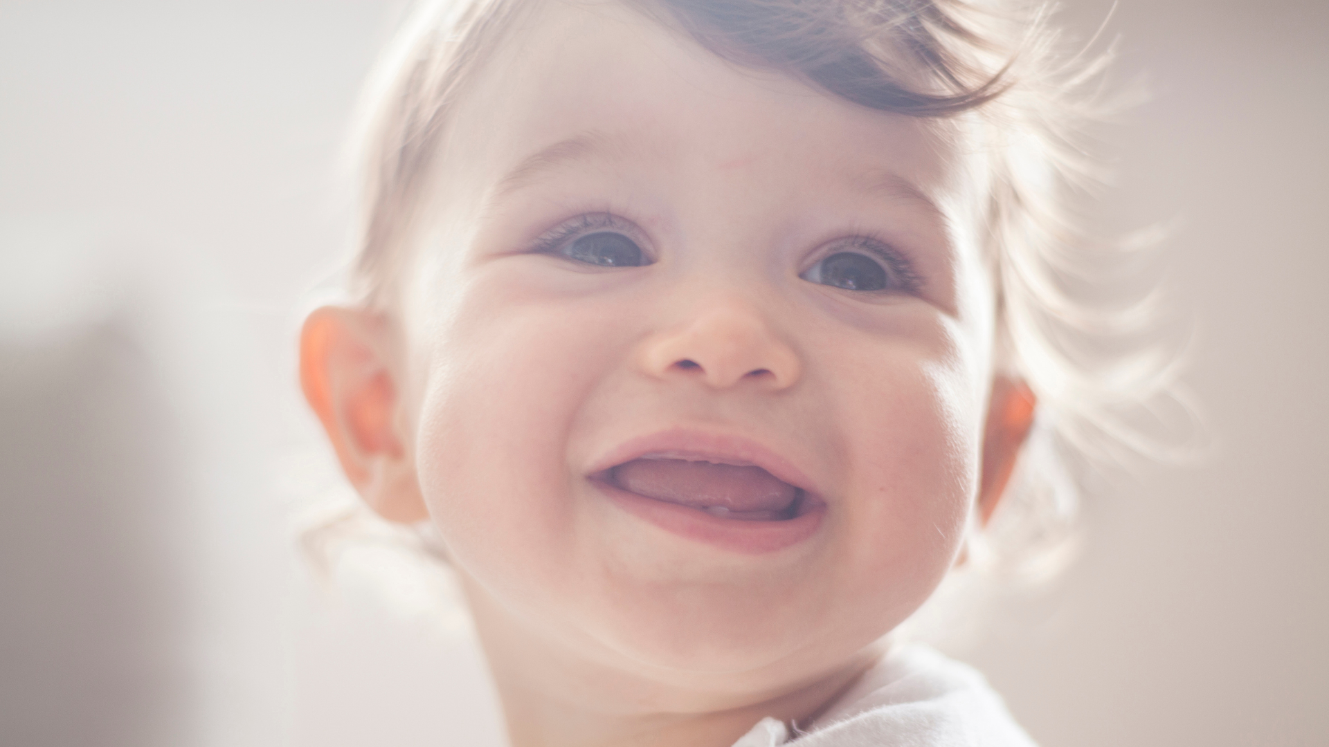 ¡Los Primeros Dientes del Bebé – TODO lo que Necesitas Saber! | Preggers